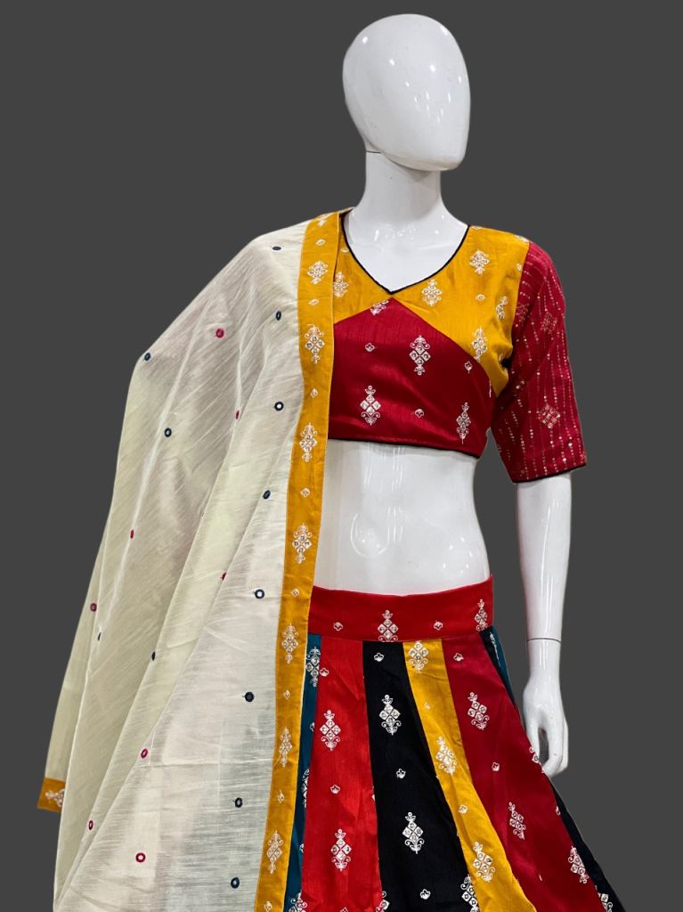 Buy Navratri special Traditional chaniya choli at INR 1850 online from ...